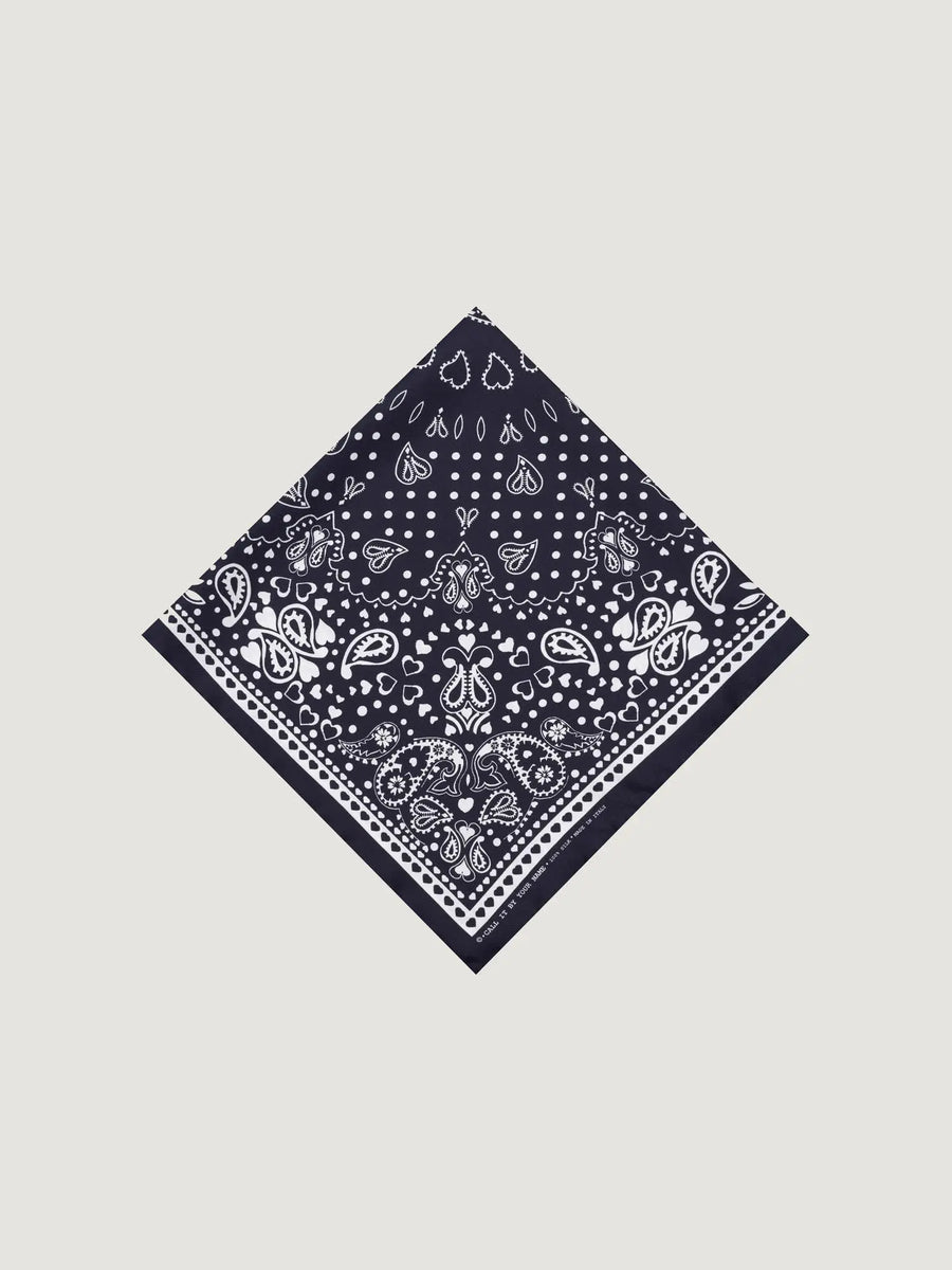 Call It By Your Name : Bandanas brodés à la main à Paris